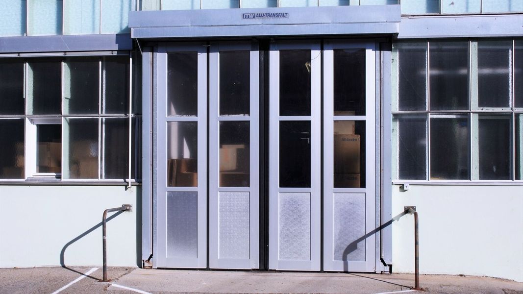 Horizontales Falttor mit Einbruchschutz für den Außeneinsatz